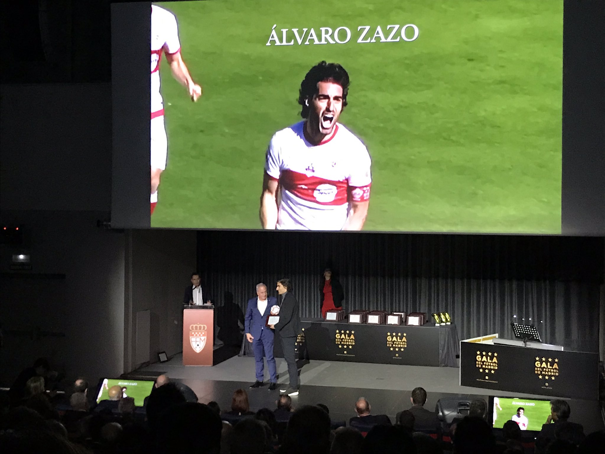 Zazo recibe el premio de la RFFM en reconocimiento a su trayectoria ...